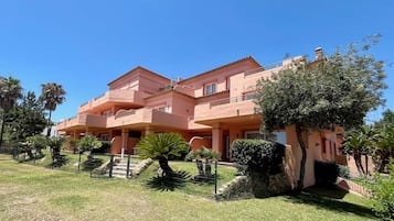 Apartamento, 2 quartos, vista para a piscina (6 pax) | Vista da sacada