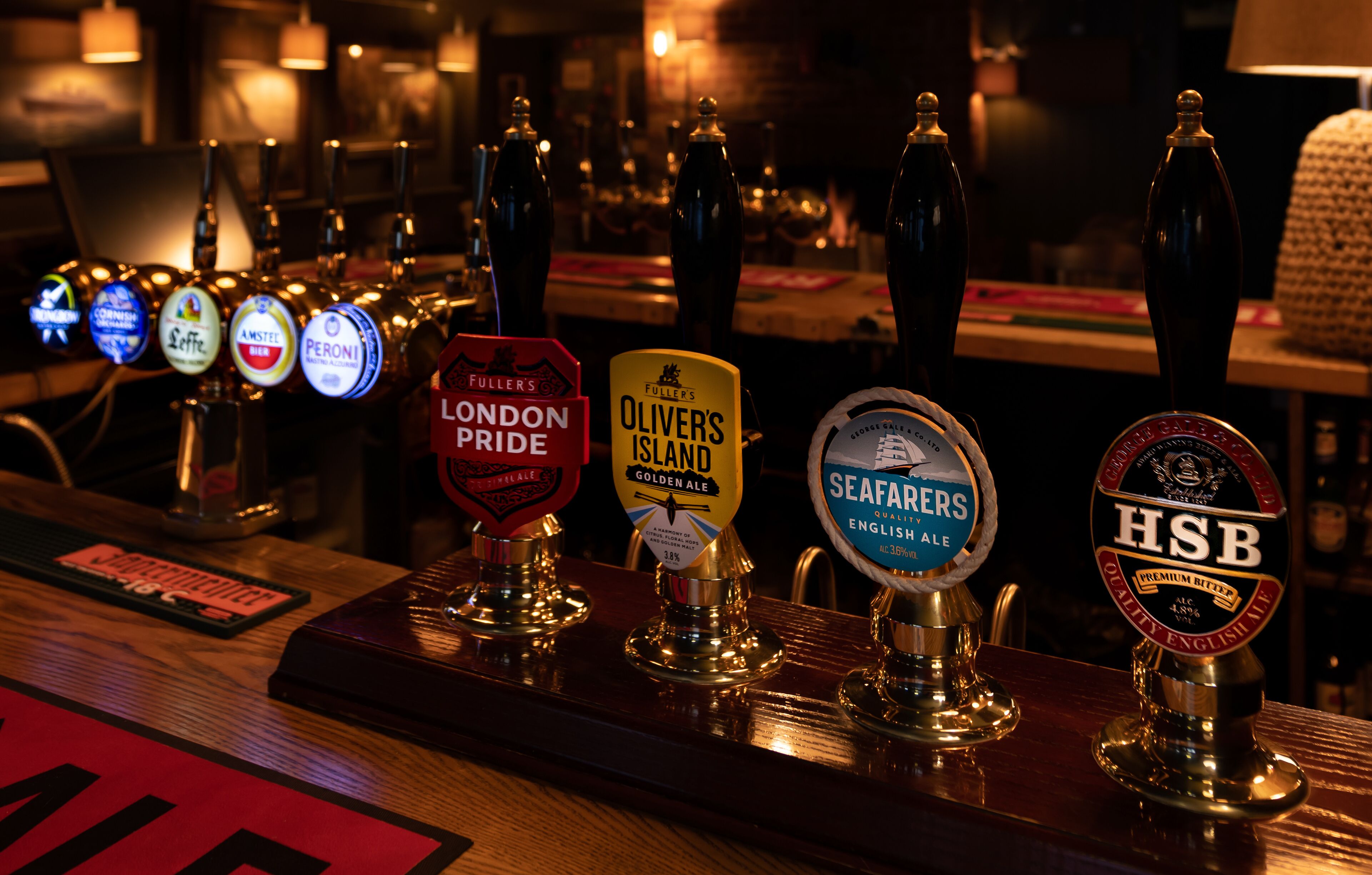 Pequeno-almoço completo diário (10 GBP por pessoa) 