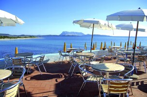 Bar junto à piscina