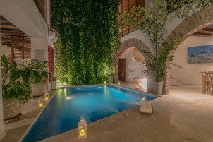 2 piscinas exteriores 