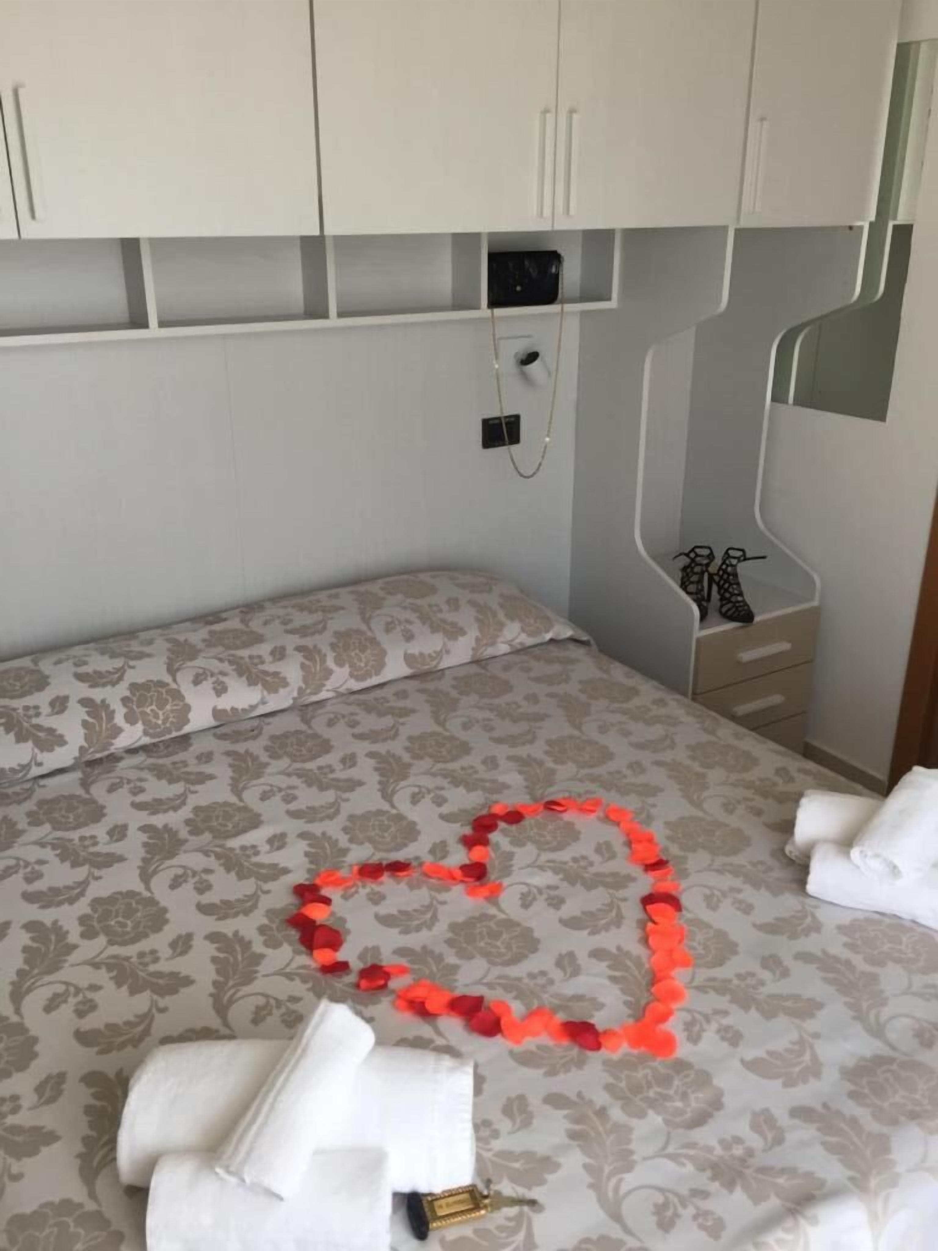 Cofres nos quartos, escrivaninha, berços (sobretaxa), Wi-Fi de cortesia