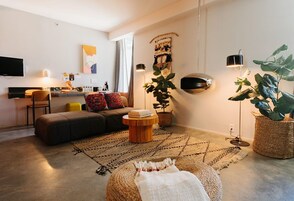 Loft | Cofres nos quartos, escrivaninha, cortinas blackout, Wi-Fi de cortesia