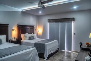 Quarto standard | 7 quartos, escrivaninha, espaço de trabalho para notebook