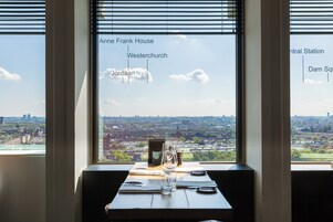 2 restaurantes, é servido almoço