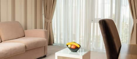 Quarto Duplo | Minibar, cofre no quarto, secretária, quartos insonorizados