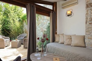 Quarto casal, terraço, vista para o jardim | Roupas de cama premium, frigobar, cofres nos quartos