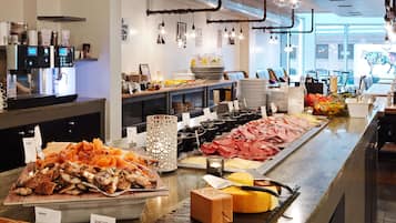 Pequeno-almoço tipo buffet diário (200 NOK por pessoa)