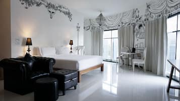 Loft Suite | Camas de colchão viscoelástico, minibar