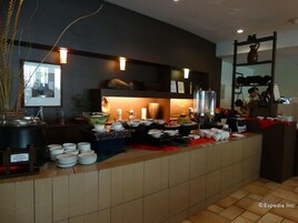 Café da manhã com buffet todos os dias mediante uma taxa