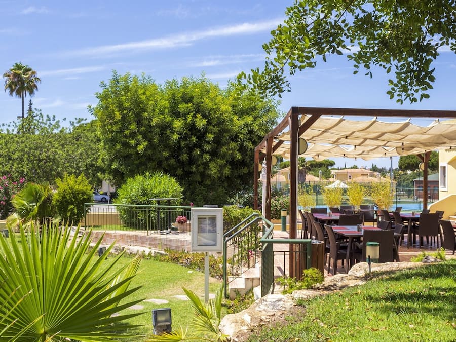 Café da manhã com buffet todos os dias (EUR 10 por pessoa)