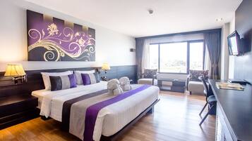 Grand Deluxe Double Room | Minibar, cofre no quarto, secretária