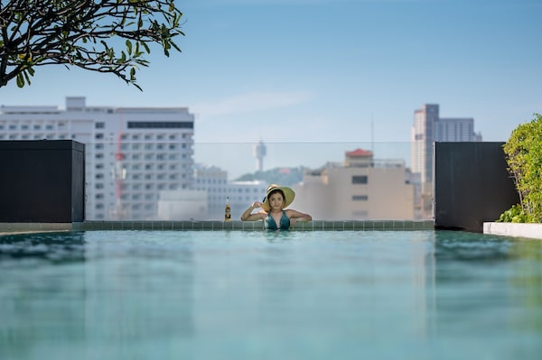 Page 10, Hotel - Pattaya City