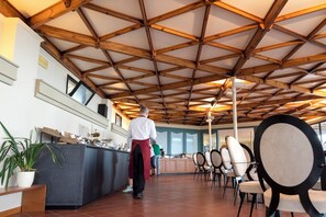 Pequeno-almoço tipo buffet diário incluído 