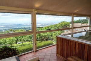 Salas para tratamentos a dois, sauna seca, banheira de hidromassagem