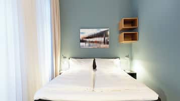 Quarto solteiro | Roupas de cama antialérgicas, cortinas blackout, Wi-Fi de cortesia