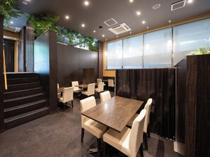 Pequenos-almoços, almoços e jantares servidos 