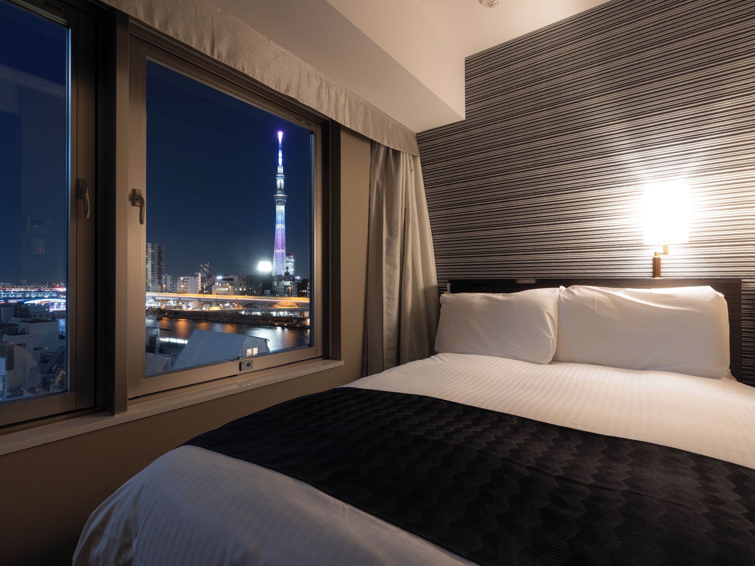 Quarto Duplo Económico, não fumadores, vista para o rio | Roupa de alta qualidade, edredões de penas, secretária 