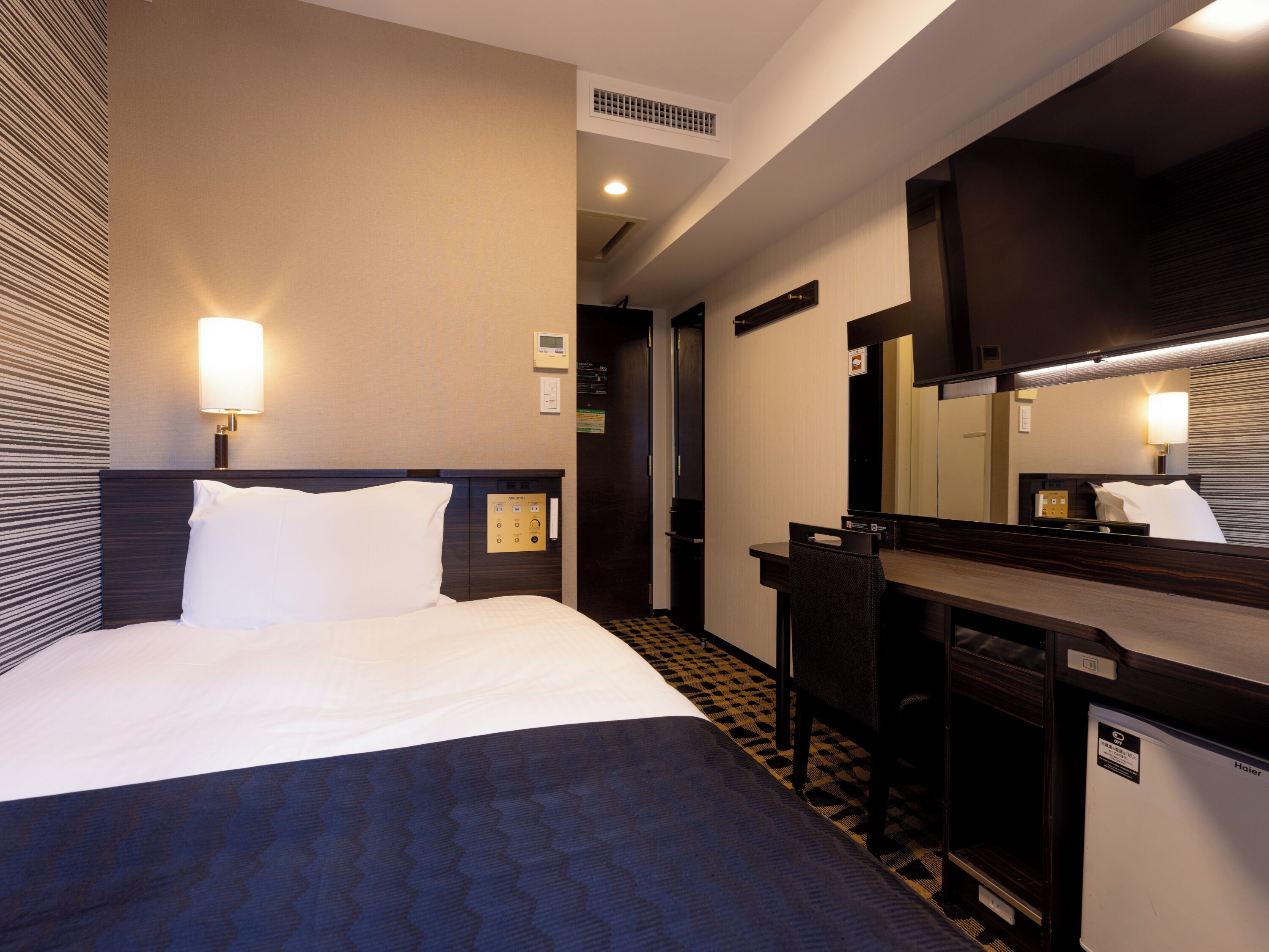 Quarto Individual, não fumadores | Roupa de alta qualidade, edredões de penas, secretária 