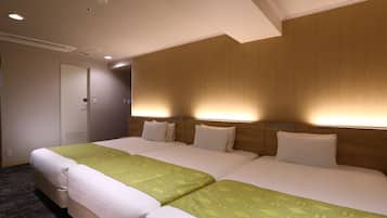Quarto triplo standard, para não fumantes | Cofres nos quartos, escrivaninha, cortinas blackout