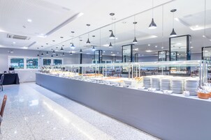 Pequeno-almoço tipo buffet diário incluído 