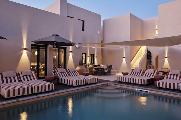 Piscina exterior, da(s) 10:00 à(s) 19:00, espreguiçadeiras