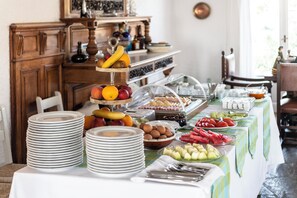 Buffet de pequeno-almoço