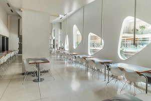 Café da manhã com buffet grátis todos os dias