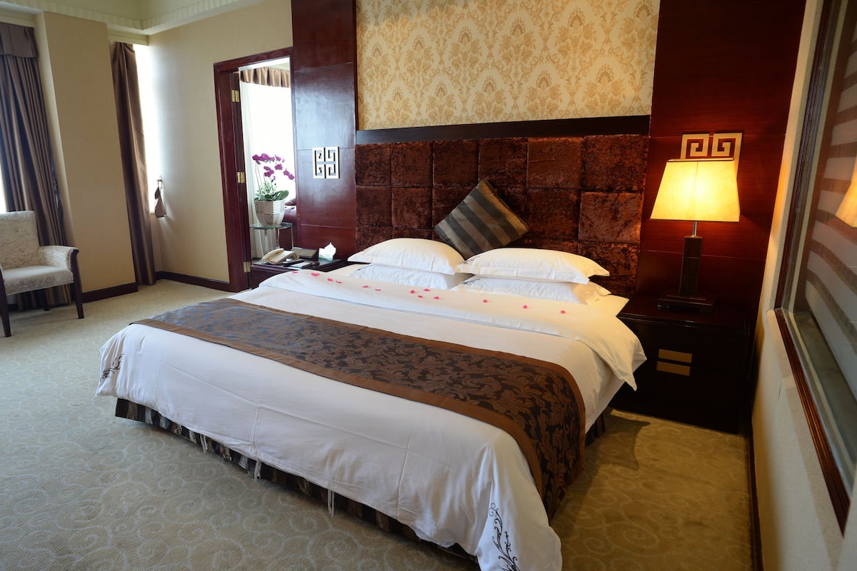 Suite Deluxe | Roupa de alta qualidade, cofre no quarto, secretária