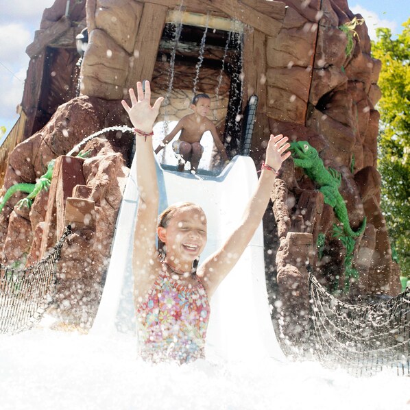 Grand Country Waterpark Resort in Branson: Find Hotel Reviews, Rooms ...