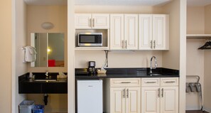 Quarto standard, cozinha americana | Cozinha privada | Geladeira