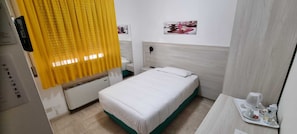 Quarto Individual | Secretária, Wi-fi grátis, roupa de cama fornecida