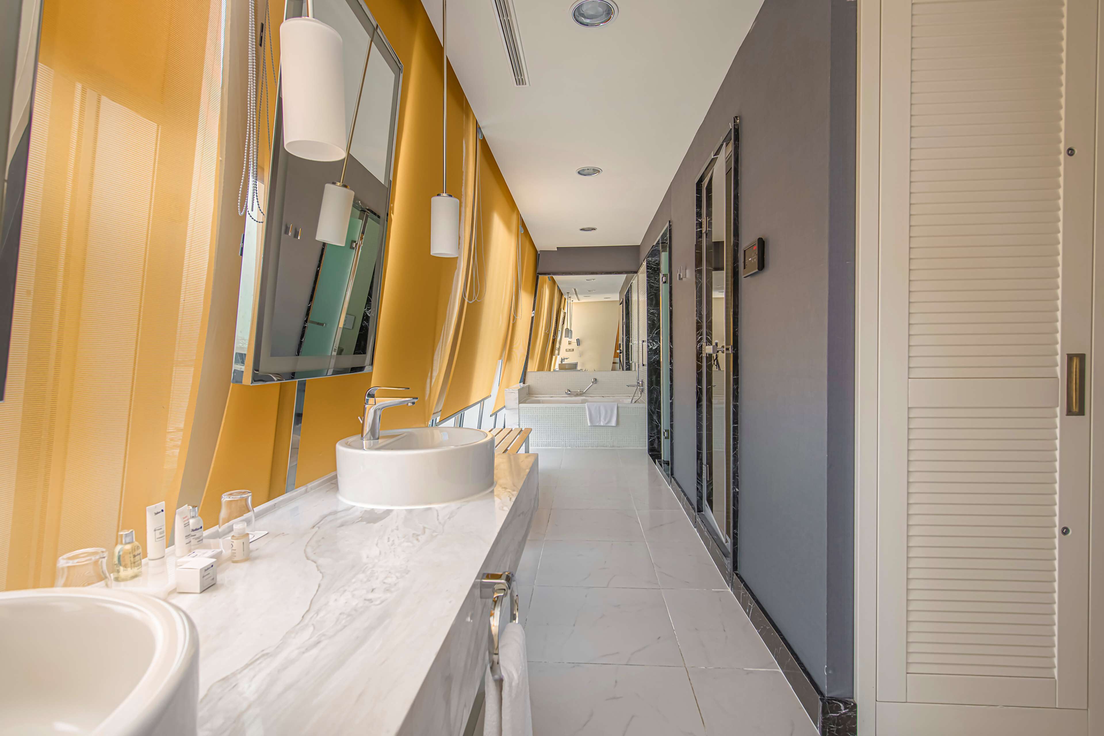Suite Familiar, vista para o mar | Minibar, cofre no quarto, secretária 