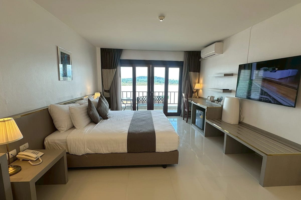 Grand Deluxe River View | Roupa de alta qualidade, camas de colchão viscoelástico, minibar