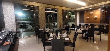 Pequenos-almoços, almoços e jantares servidos