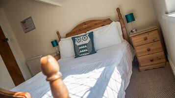 Quarto Duplo, casa de banho anexa | Ferro/tábua de engomar, roupa de cama fornecida