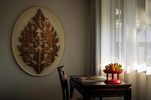 Kiridara Suite Double | Área de estar | Smart TV 45 polegadas com canais a cabo