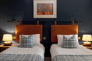 Quarto | Escrivaninha, ferros/tábuas de passar roupa, Wi-Fi de cortesia