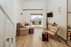 Cofre no quarto, cortinas/cortinados opacos, ferro/tábua de engomar 