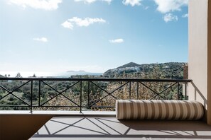 Cofre no quarto, cortinas/cortinados opacos, ferro/tábua de engomar 