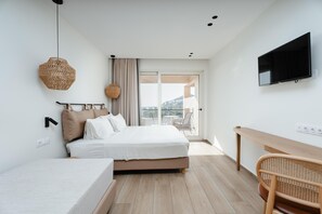 Cofre no quarto, cortinas/cortinados opacos, ferro/tábua de engomar 