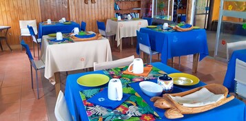 Pequeno-almoço preparado no momento diário incluído 