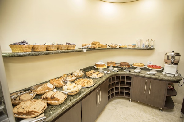 Pequeno-almoço tipo buffet diário incluído