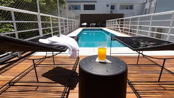 Piscina externa sazonal
