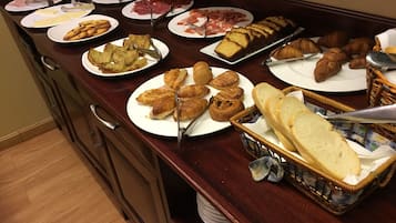 Café da manhã com buffet todos os dias mediante uma taxa