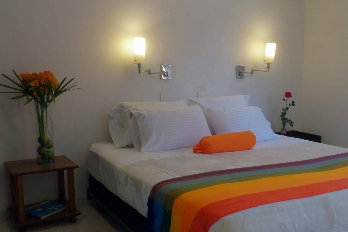 Roupa de alta qualidade, minibar, secretária, Wi-fi grátis 