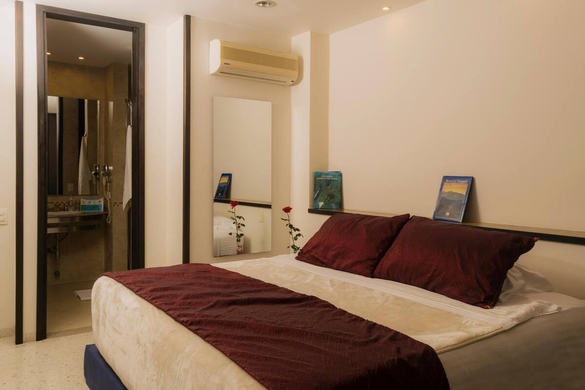 Roupa de alta qualidade, minibar, secretária, Wi-fi grátis 