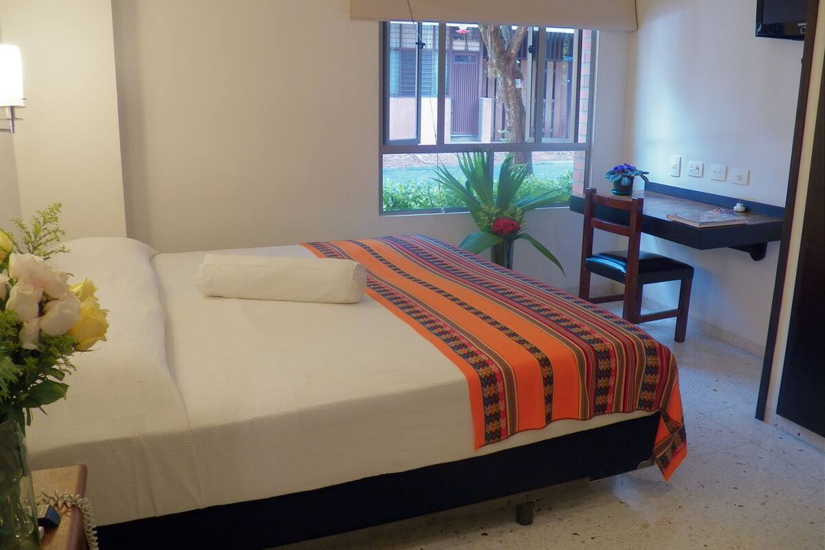 Quarto Duplo Standard | Roupa de alta qualidade, minibar, secretária, Wi-fi grátis 