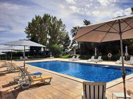 Piscina exterior sazonal 