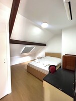 Apartamento Familiar, várias camas | Secretária, Wi-fi grátis, roupa de cama fornecida 