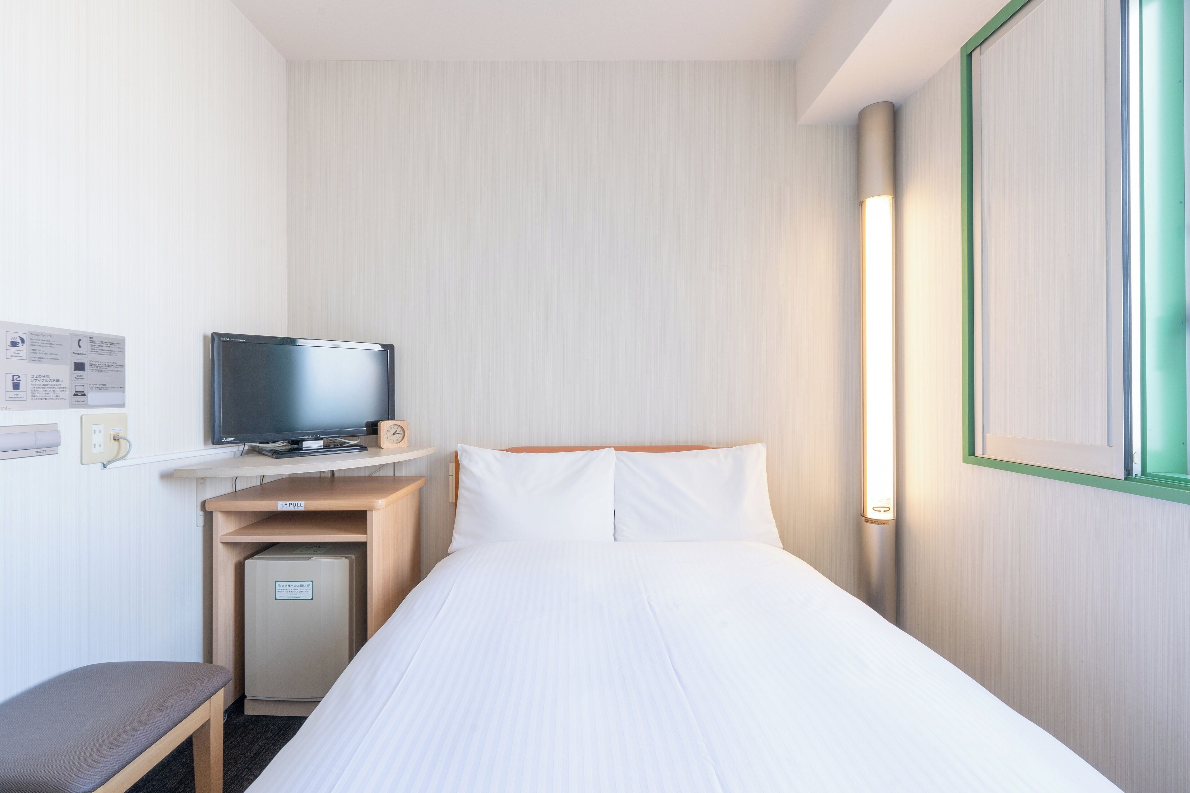 Secretária, Wi-fi grátis, roupa de cama fornecida 